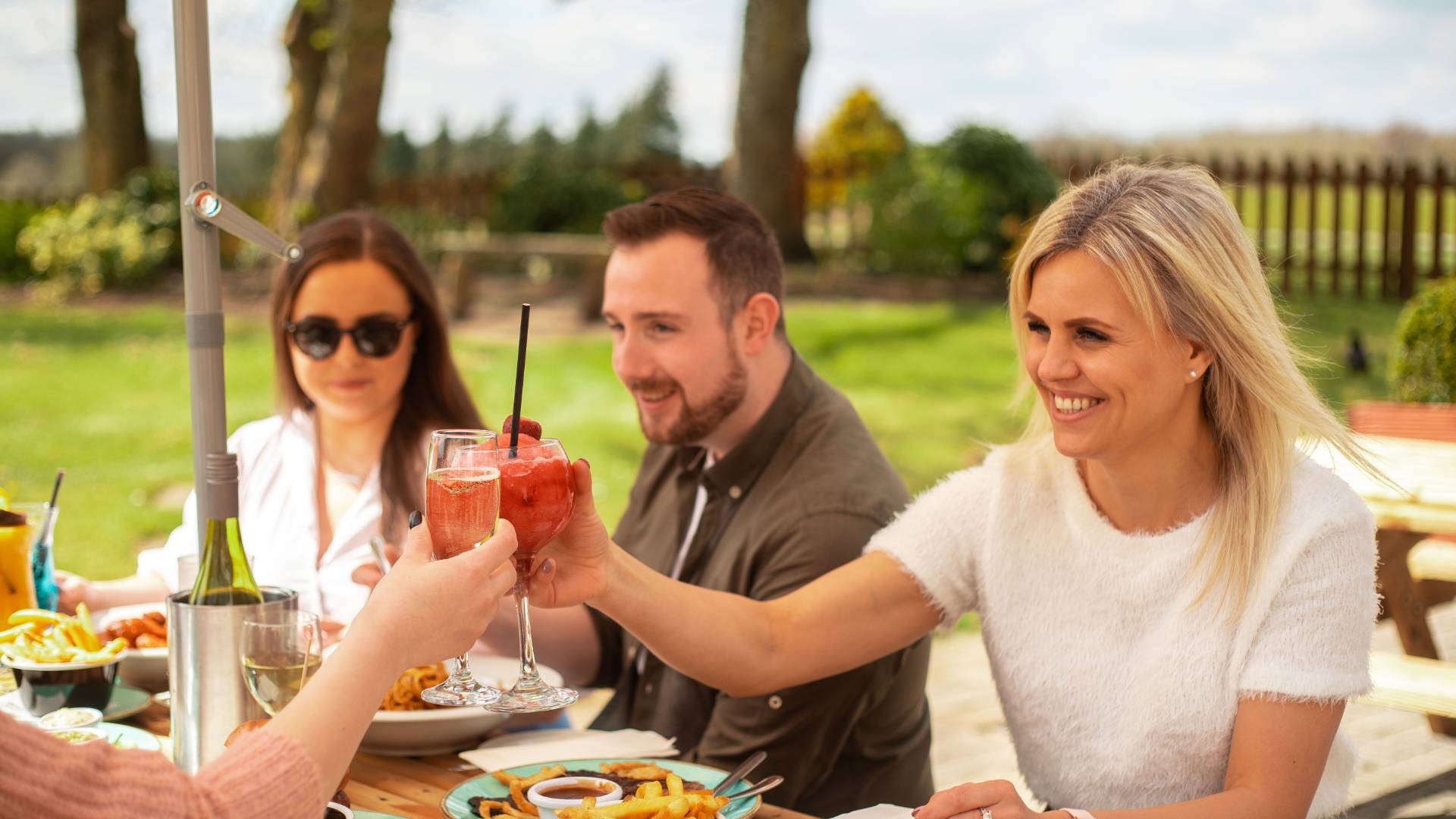 Junction One | Outdoor Dining in Tipperary | Ballykisteen Hotel