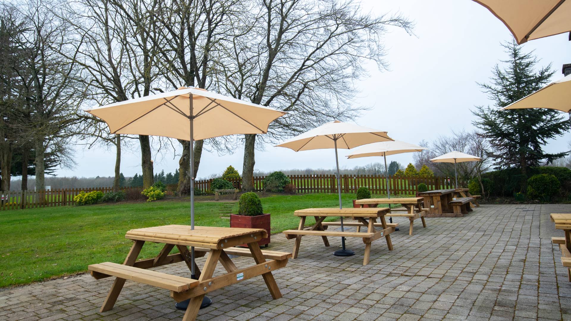 Junction One | Outdoor Dining in Tipperary | Ballykisteen Hotel